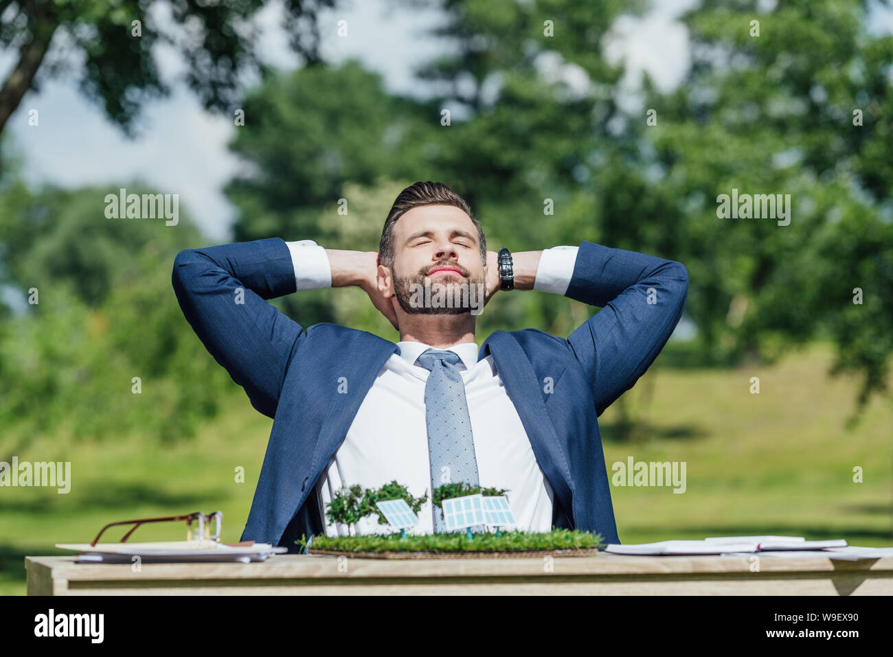 Man suit sitting behind table hi-res stock photography and images - Alamy