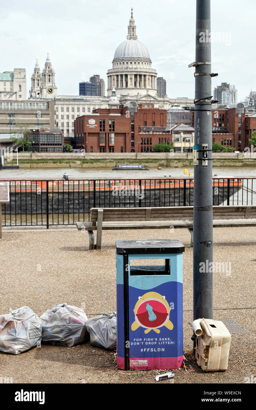 Litter in London Stock Photo - Alamy