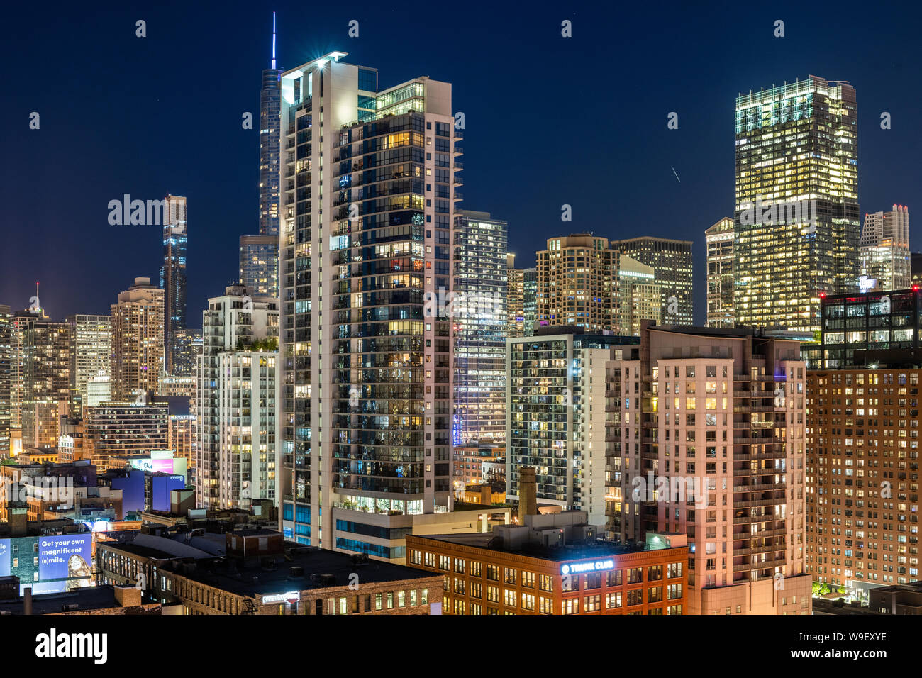 Chicago skyline at night Stock Photo - Alamy