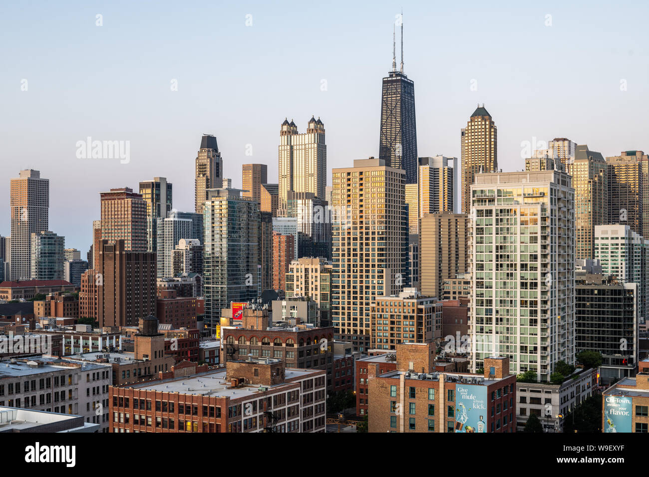Chicago skyline skyscraper summer hi-res stock photography and images ...