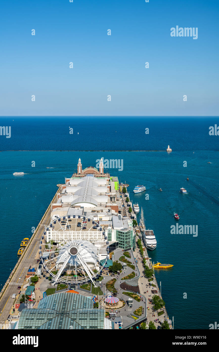 Aerial view navy pier chicago hi-res stock photography and images - Alamy
