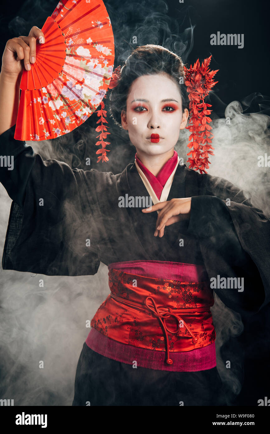 Beautiful geisha hi-res stock photography and images - Alamy