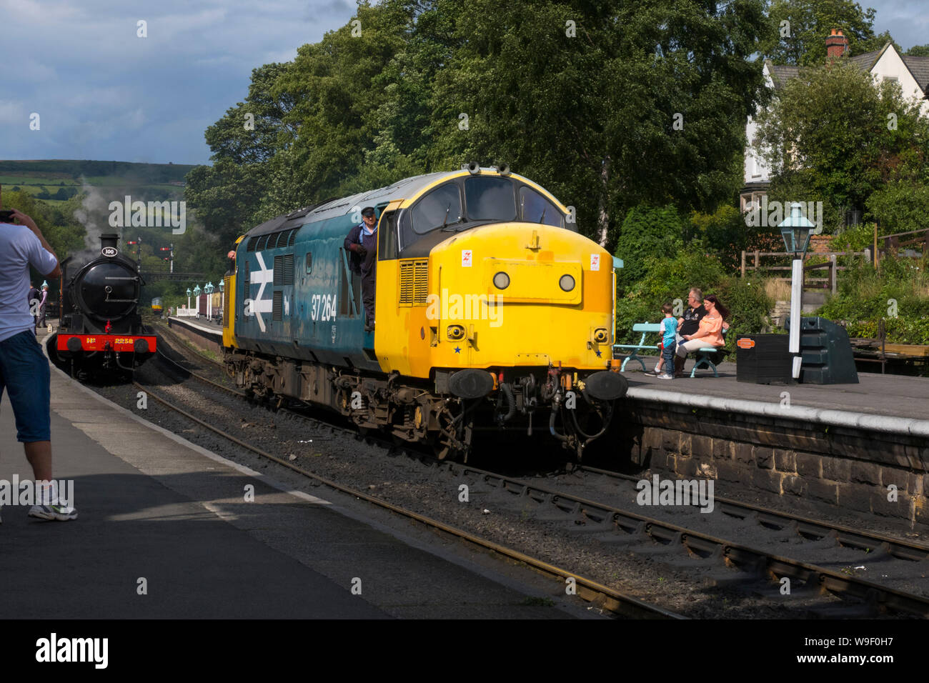 British class 37 diesel electric hi-res stock photography and images ...