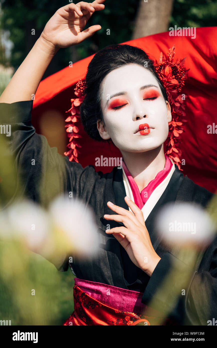 Beautiful Dancing Geisha High Resolution Stock Photography and Images ...