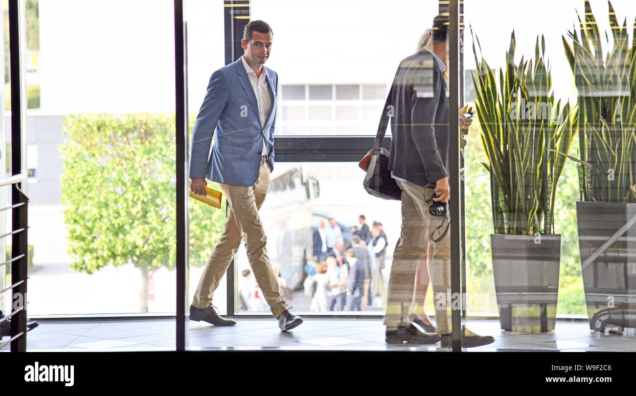 Blankenhain, Germany. 13th Aug, 2019. Mike Mohring (l), CDU faction ...