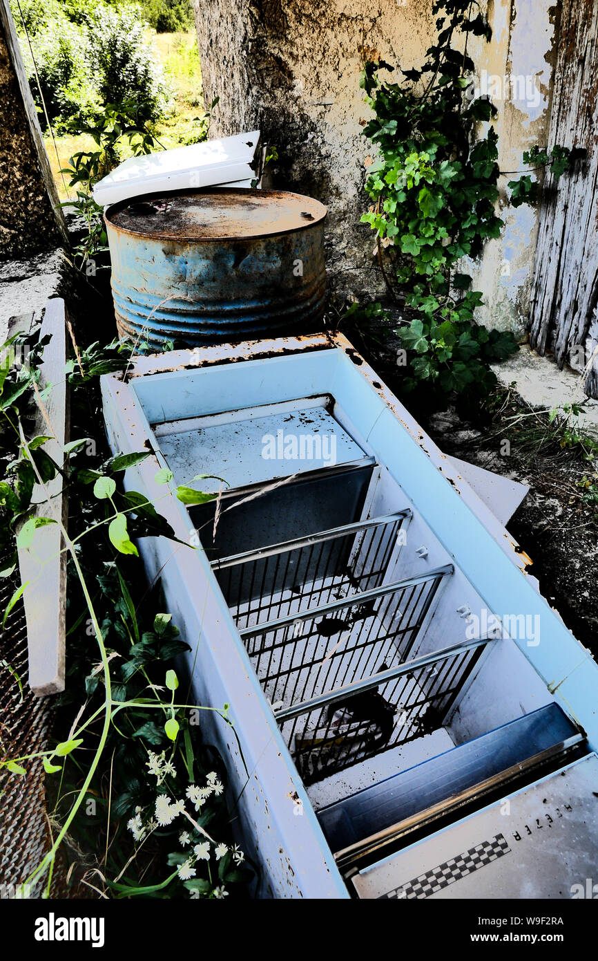 Destroyed fridge on the balcony of an abandonned house, Digitaly ...