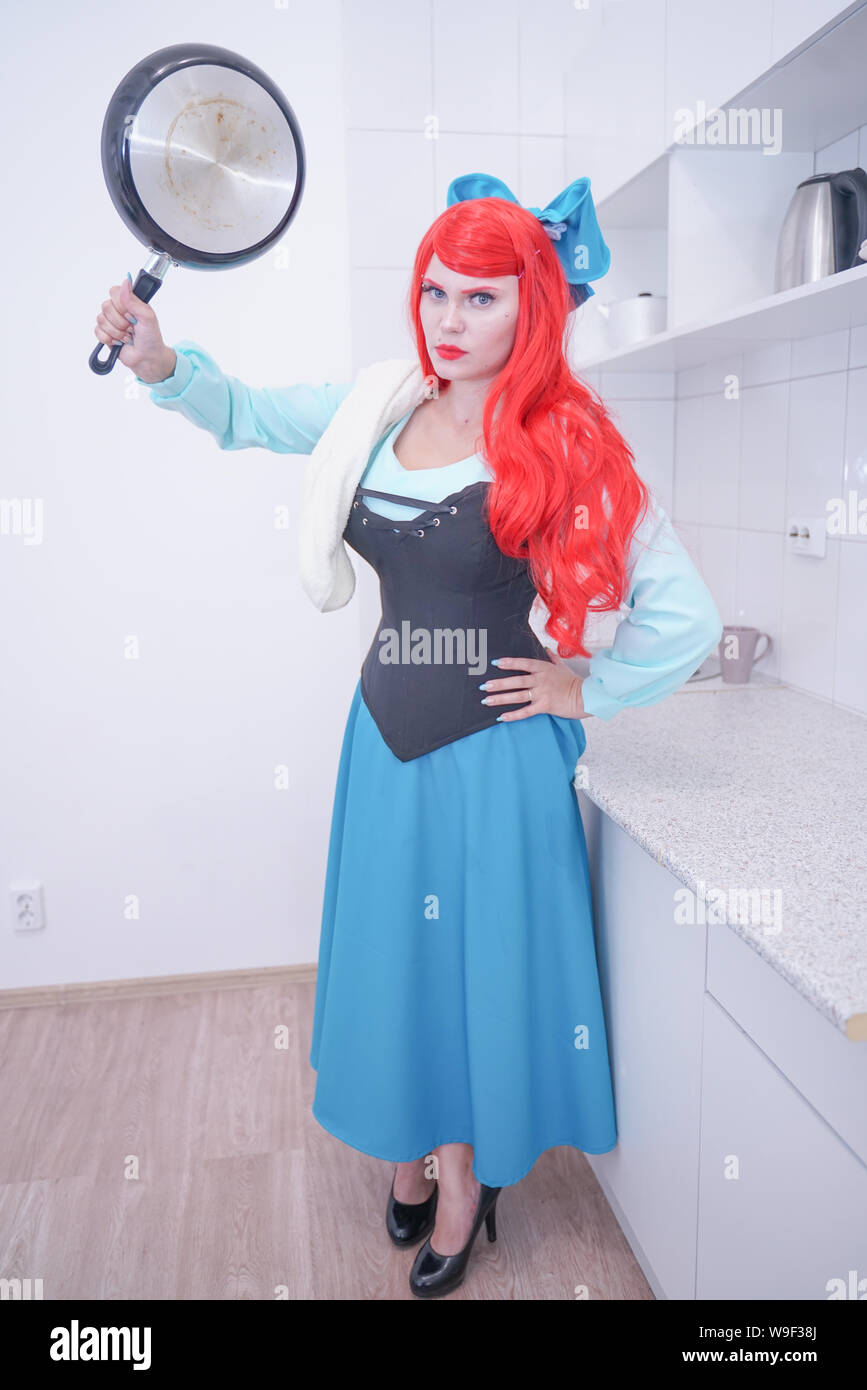 Redhaired plus size angry sad woman holding frying pan Stock Photo - Alamy