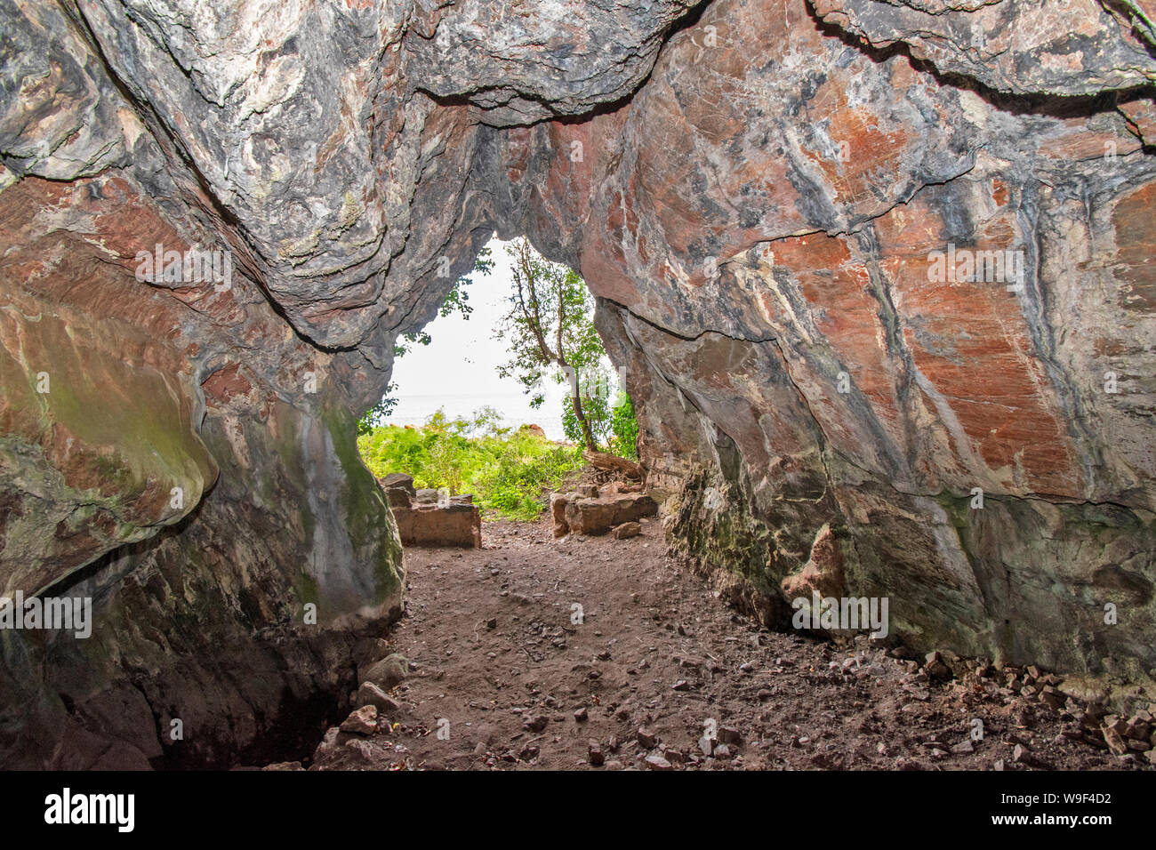 Rosemarkie beach caves hi-res stock photography and images - Alamy