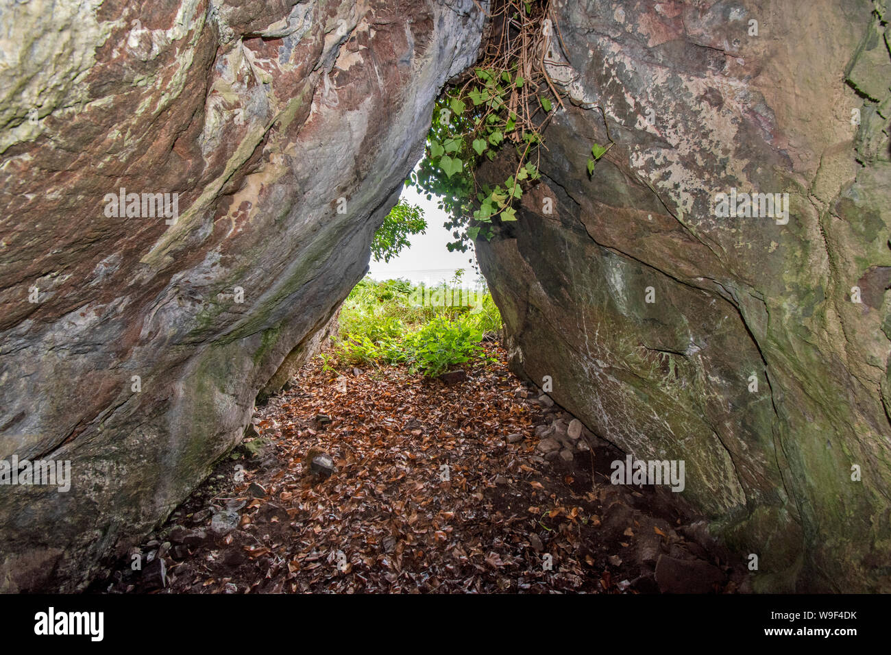 Rosemarkie beach caves hi-res stock photography and images - Alamy