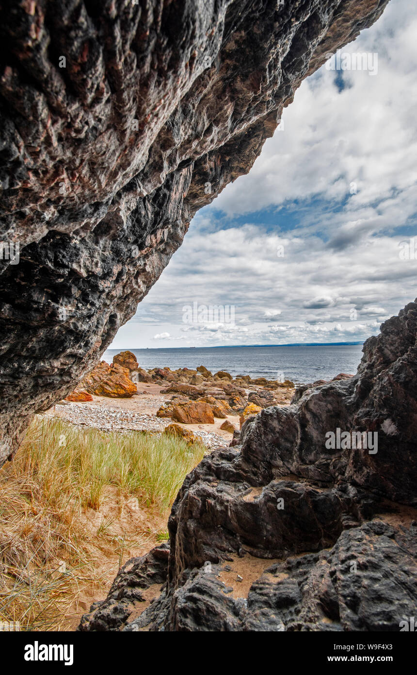 Rosemarkie beach caves hi-res stock photography and images - Alamy