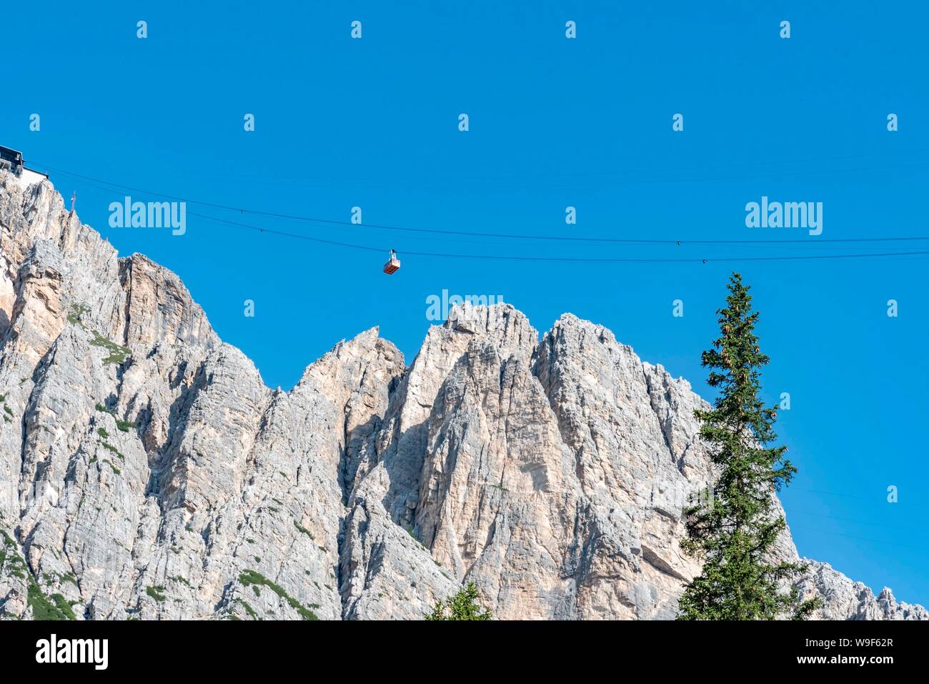 Cable car in Cortina in Italy Stock Photo - Alamy