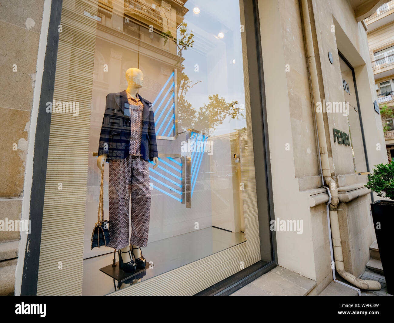 Fendi building hi-res stock photography and images - Alamy