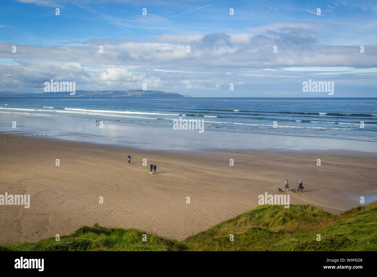 Walking at portstewart strand hi-res stock photography and images - Alamy
