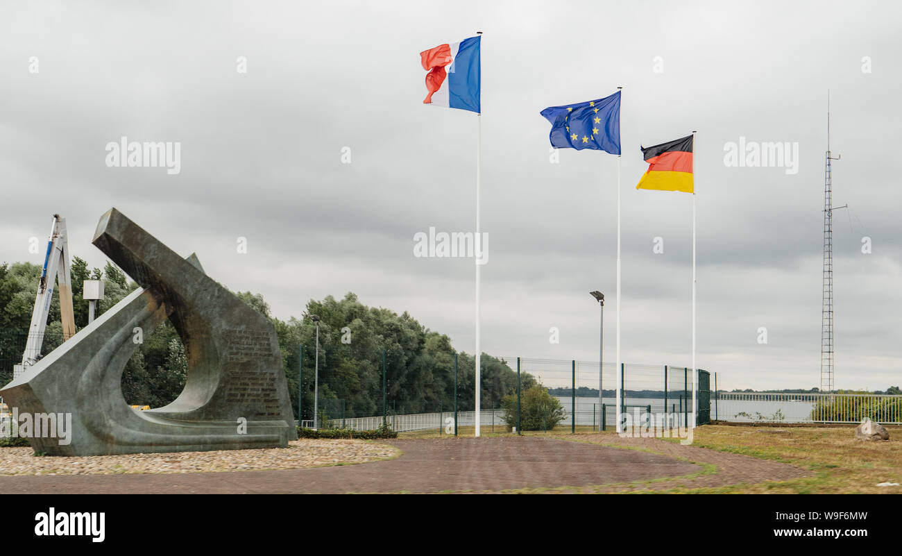 Border between two countries hi-res stock photography and images - Alamy