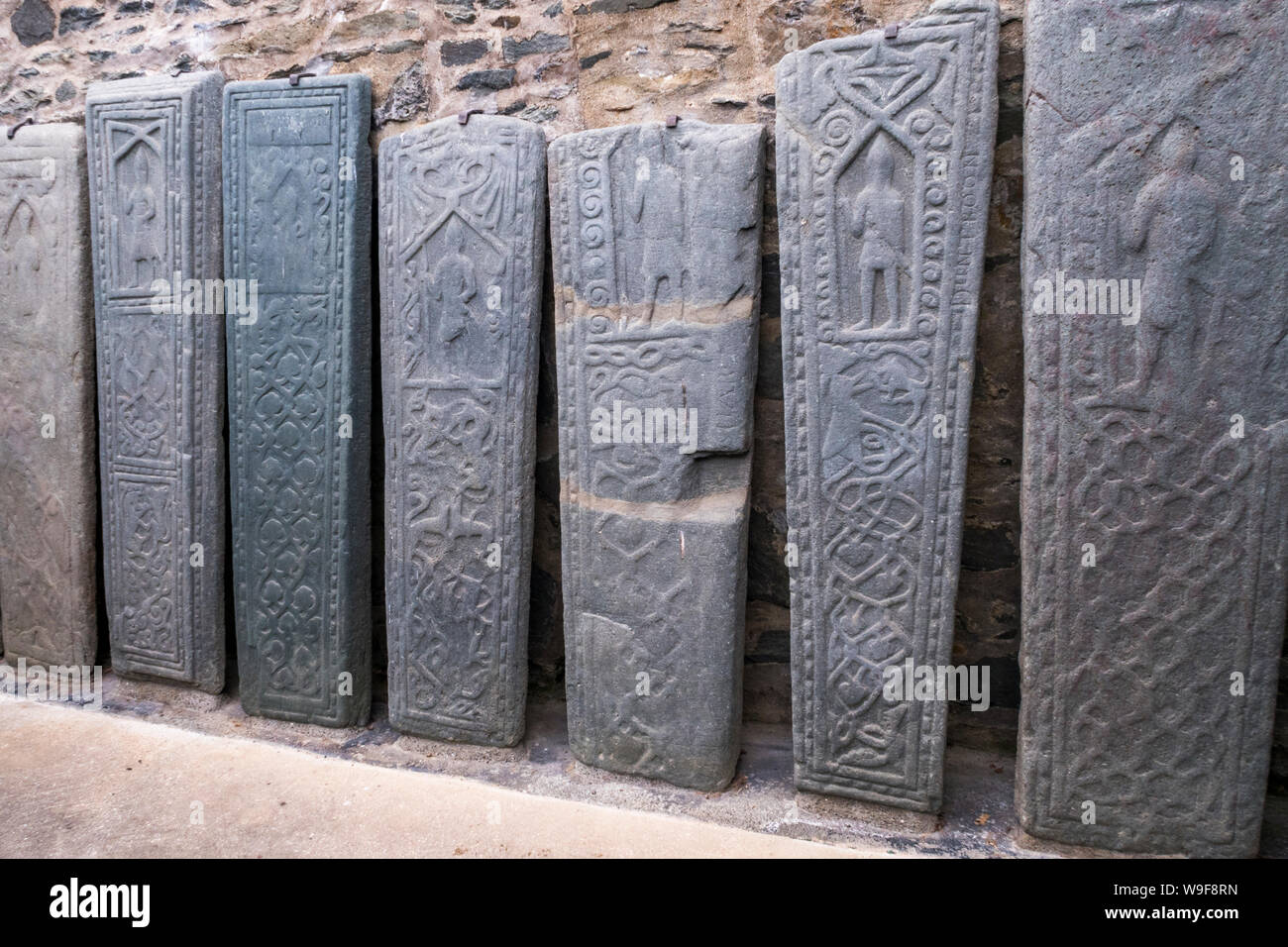 Grave slabs hi-res stock photography and images - Alamy