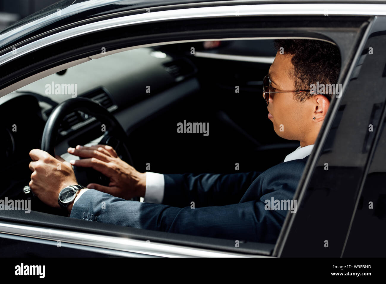 Car beeping hi-res stock photography and images - Alamy