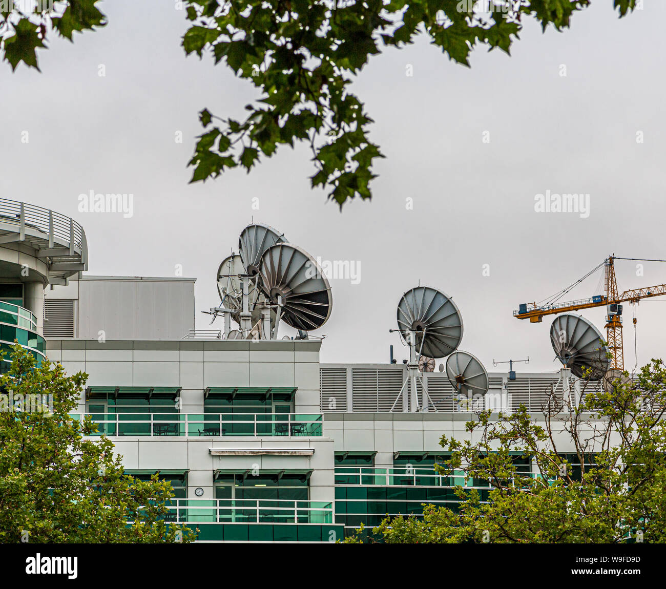 Broadcasting satellite hi-res stock photography and images - Alamy