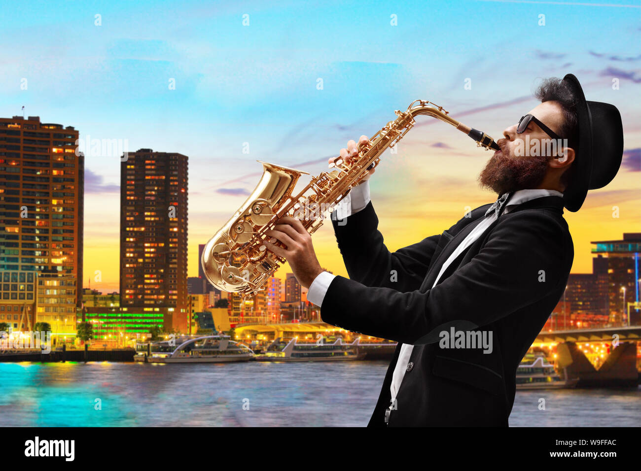 Saxophone city hi-res stock photography and images - Alamy