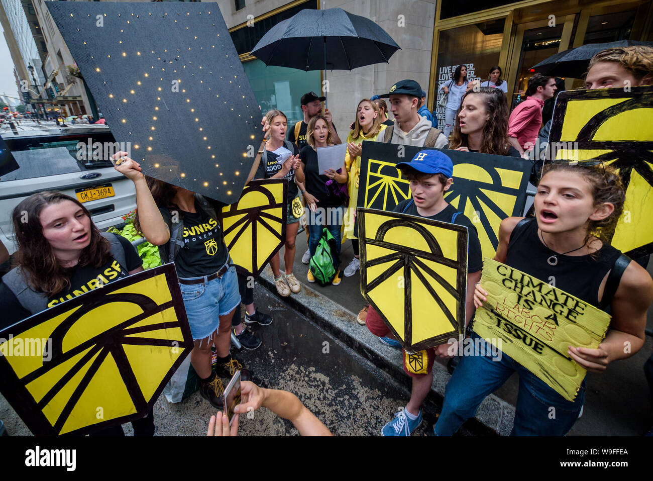 Sunrise movement climate change protest hi-res stock photography and ...