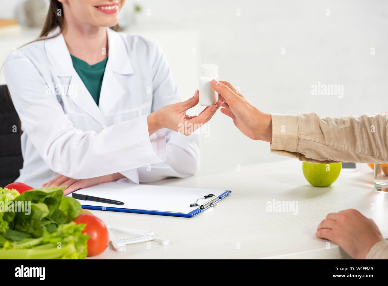 Doctor giving pills patient table hi-res stock photography and images ...
