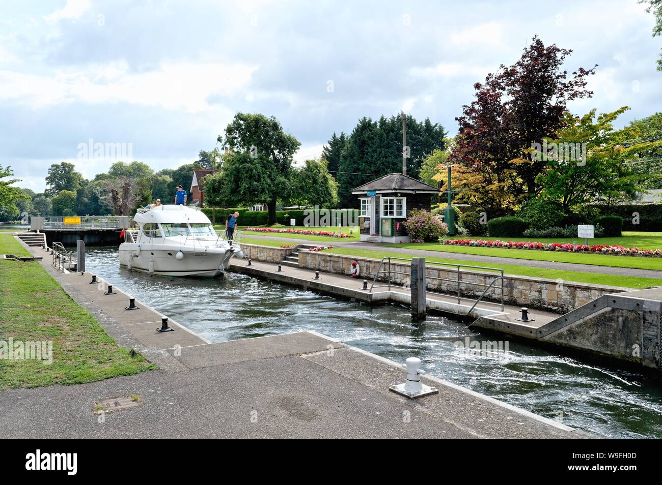 A private leisure river cruiser passing through Shepperton lock on a ...