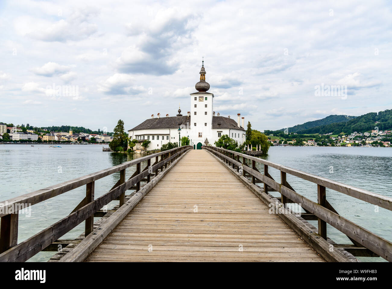 Castle Ort in Gmunden on Traunsee (lake Traun) with boats, Sailboats in ...