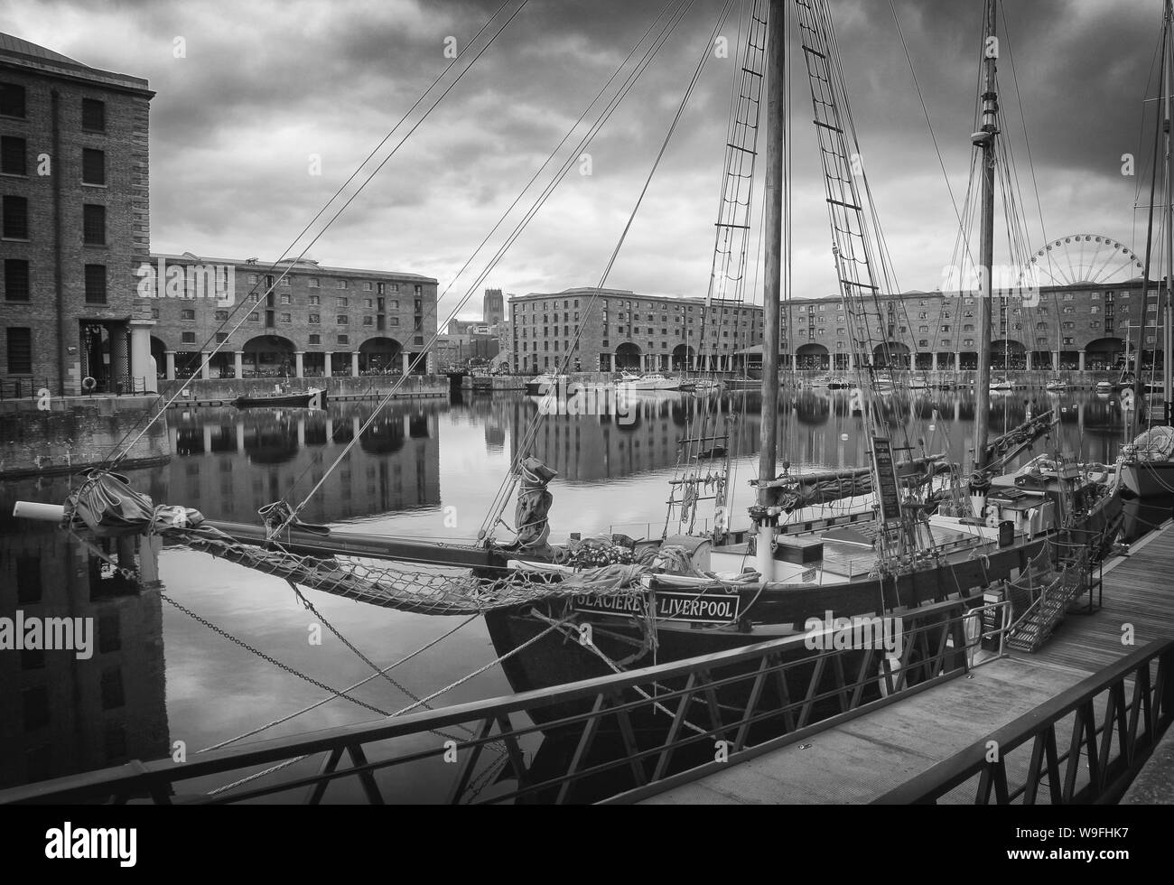 Boats in Albert Dock, Liverpool Stock Photo - Alamy