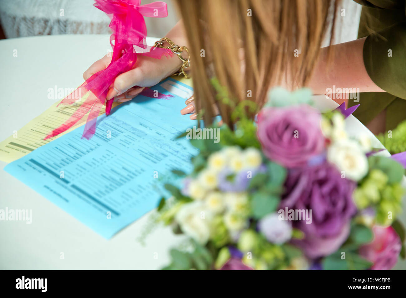 Ceremony signing table hi-res stock photography and images - Alamy