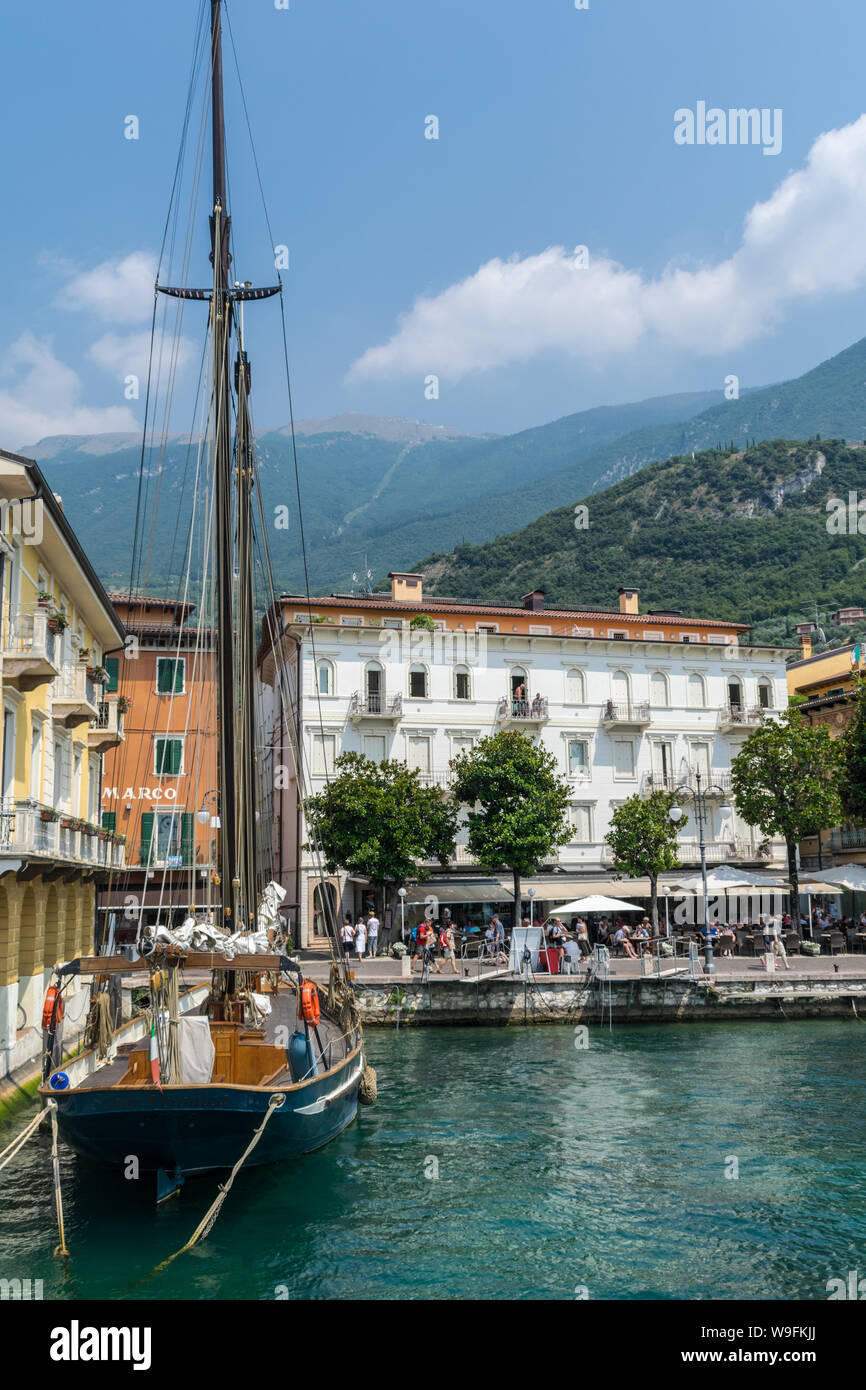Italian boat hi-res stock photography and images - Alamy
