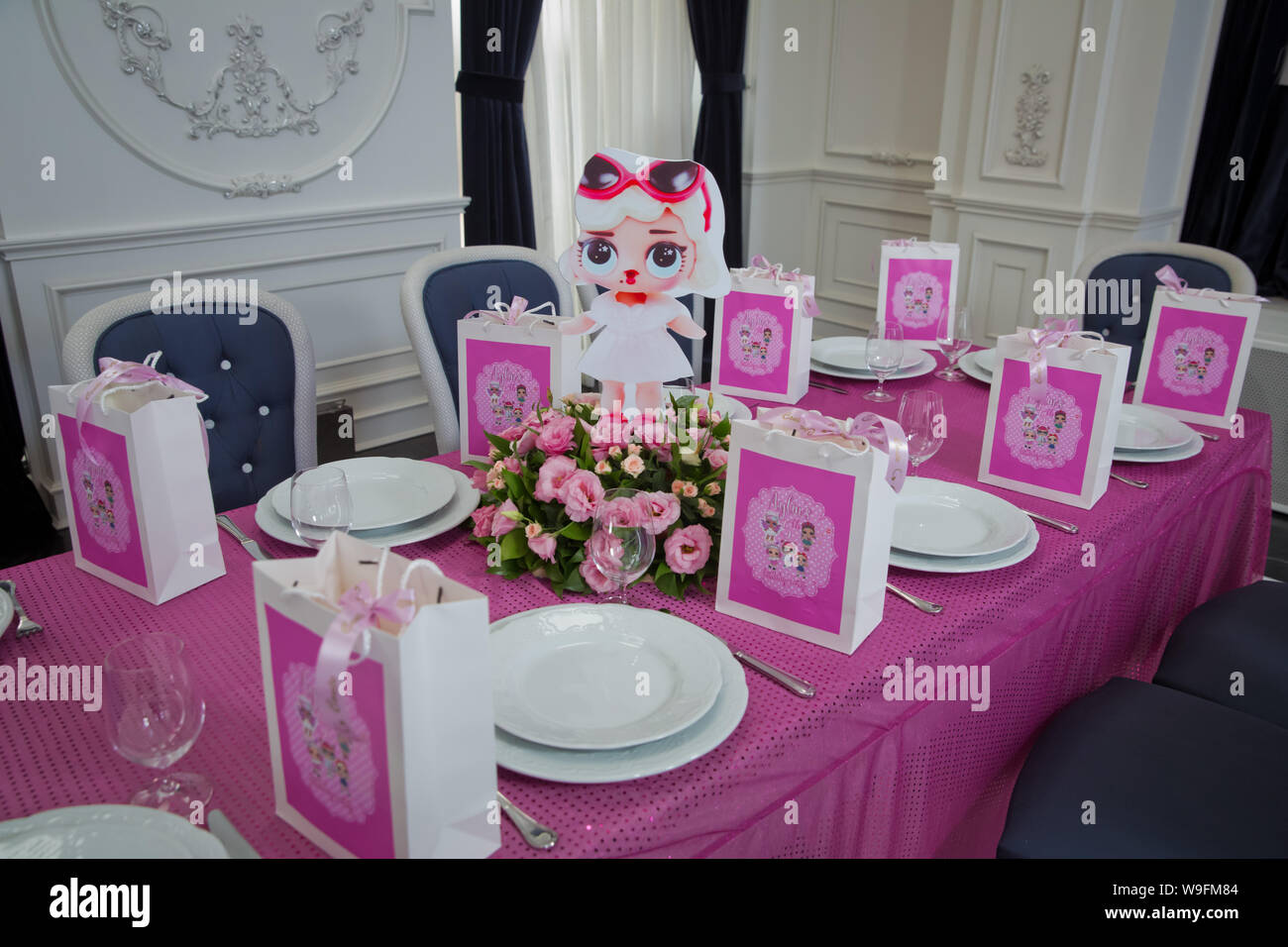 Simple decoration of baby names with LoL cartoons in the city of ...