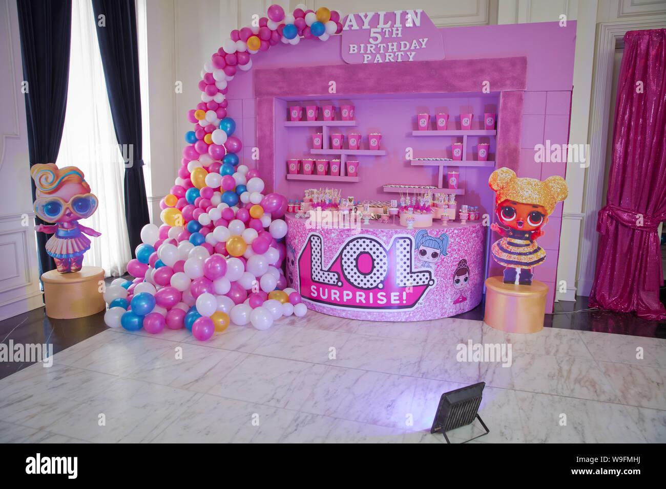 Lol surprise dolls toys hi-res stock photography and images - Alamy