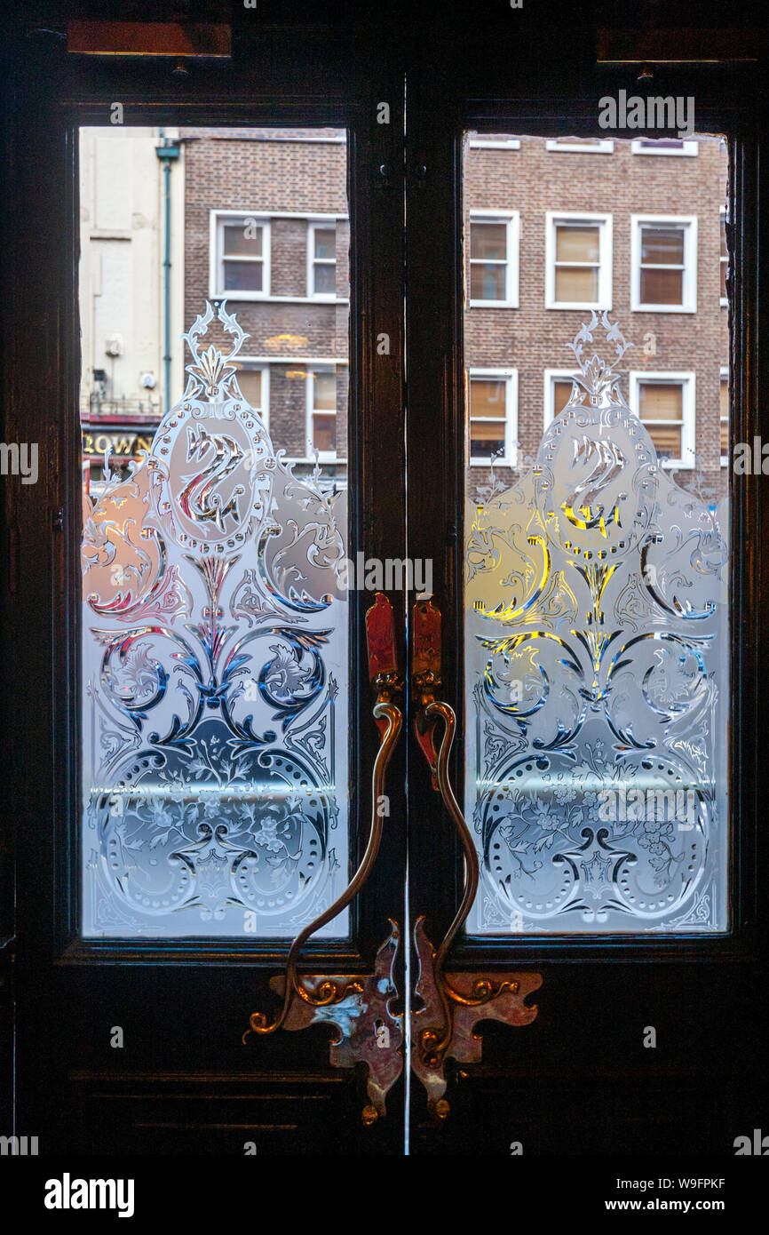 Pub Glass Window High Resolution Stock Photography and Images - Alamy
