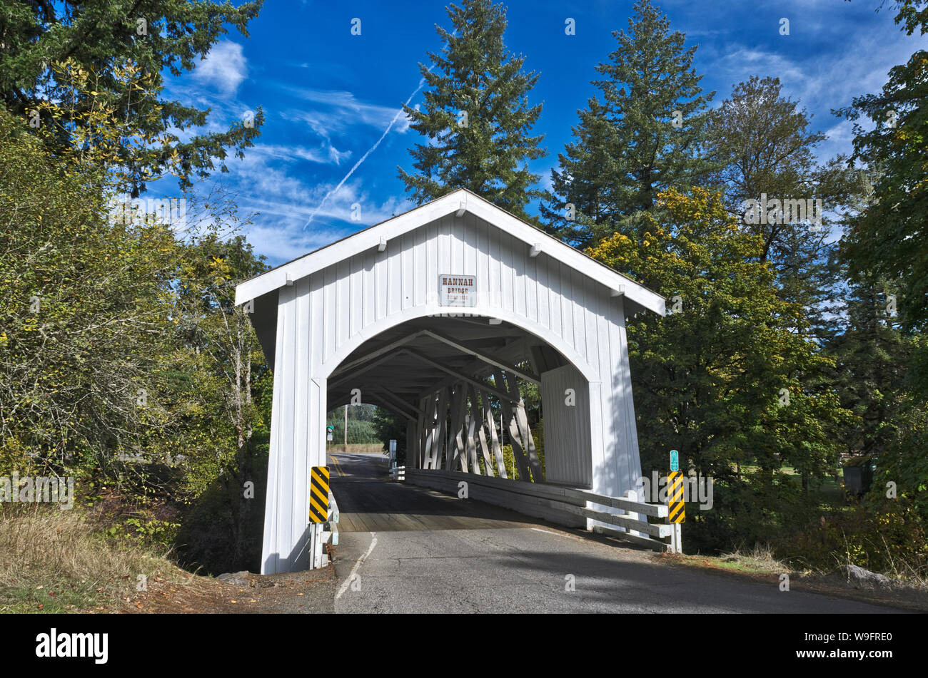 Hannah Covered Bridge in the Santiam River Valley, Linn County, Oregon ...