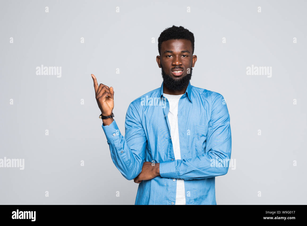 Man standing beside pointing hi-res stock photography and images - Alamy