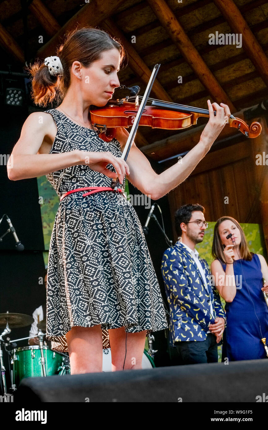 Klezmer hi-res stock photography and images - Alamy