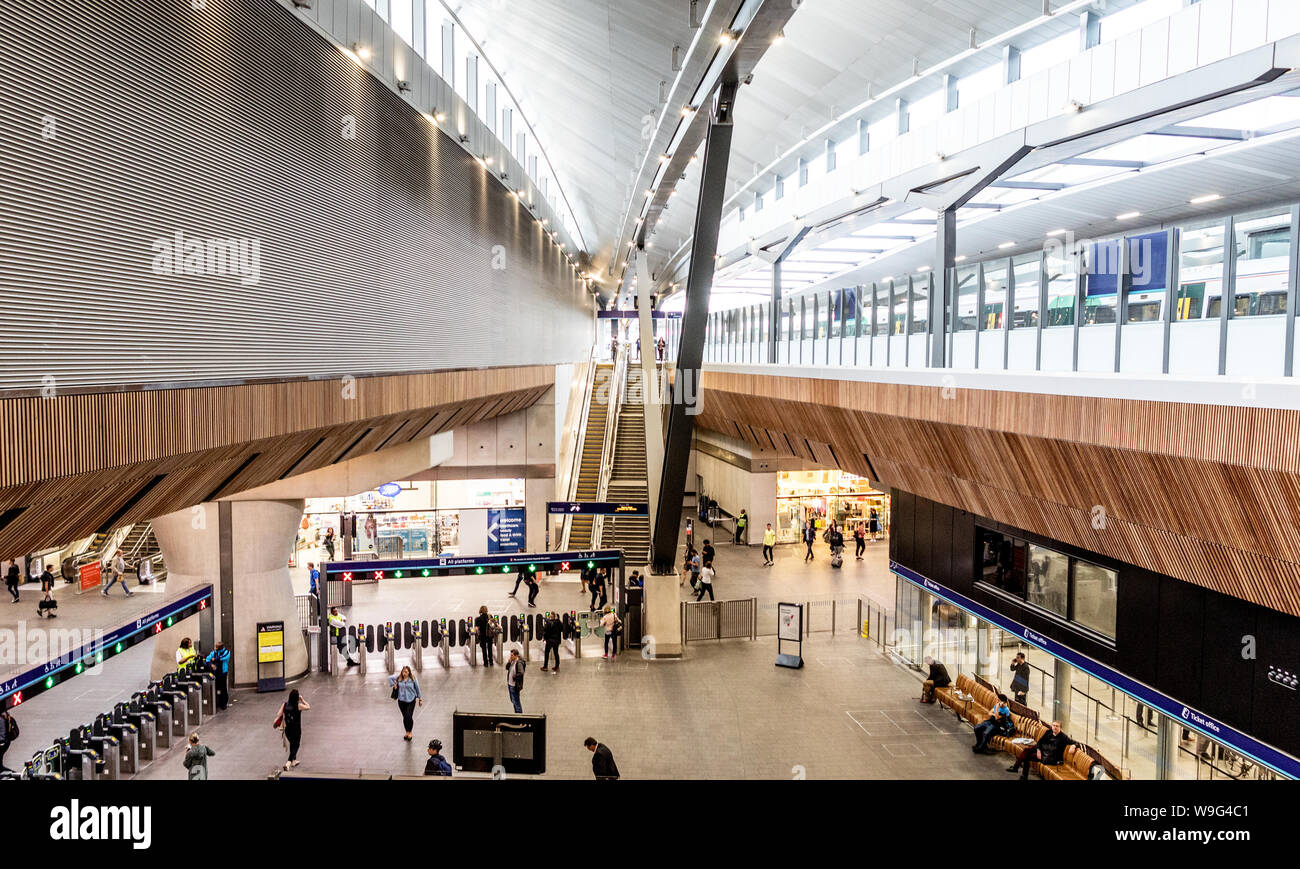 London bridge station hi-res stock photography and images - Alamy
