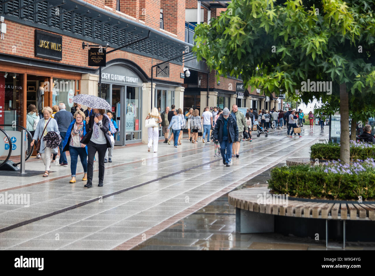 Shopping centre hi-res stock photography and images - Alamy