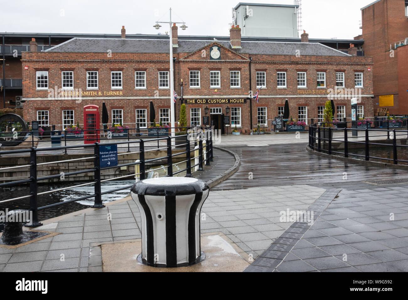 The old customs house Pub in Gunwharf Quays, the old customs house on ...