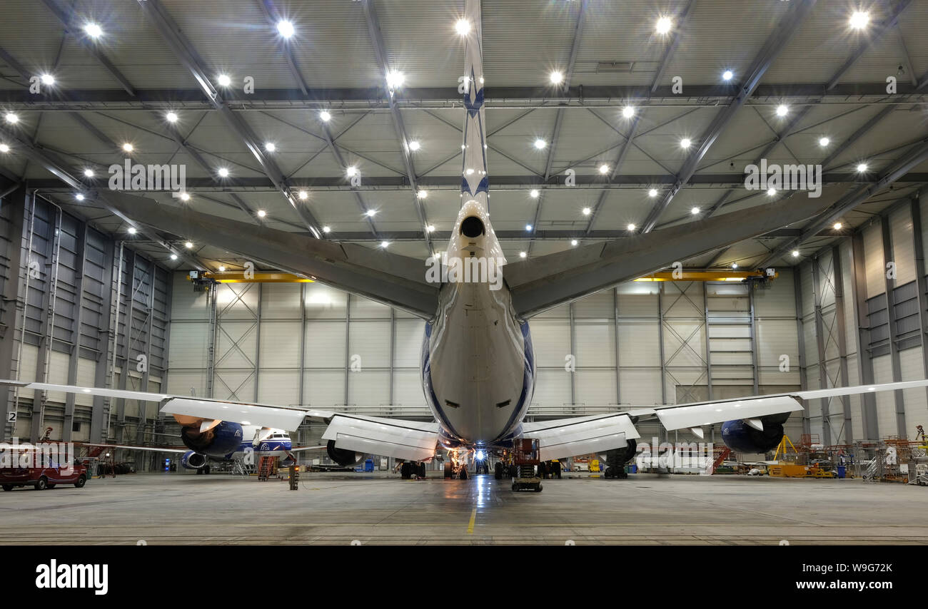 747 Airplane Hangar