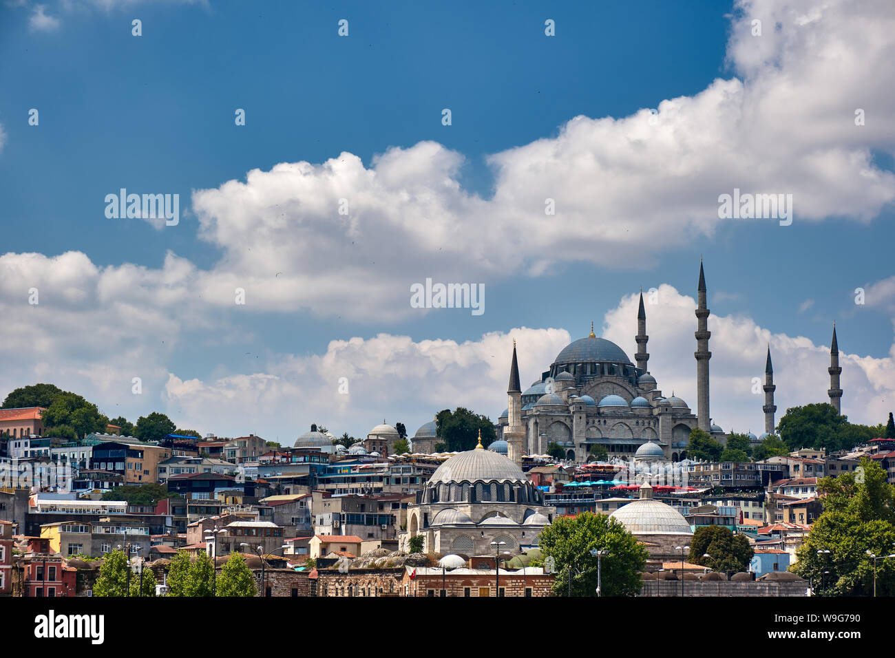 Istanbul city skyline with Suleymaniye Mosque in Turkey Stock Photo - Alamy
