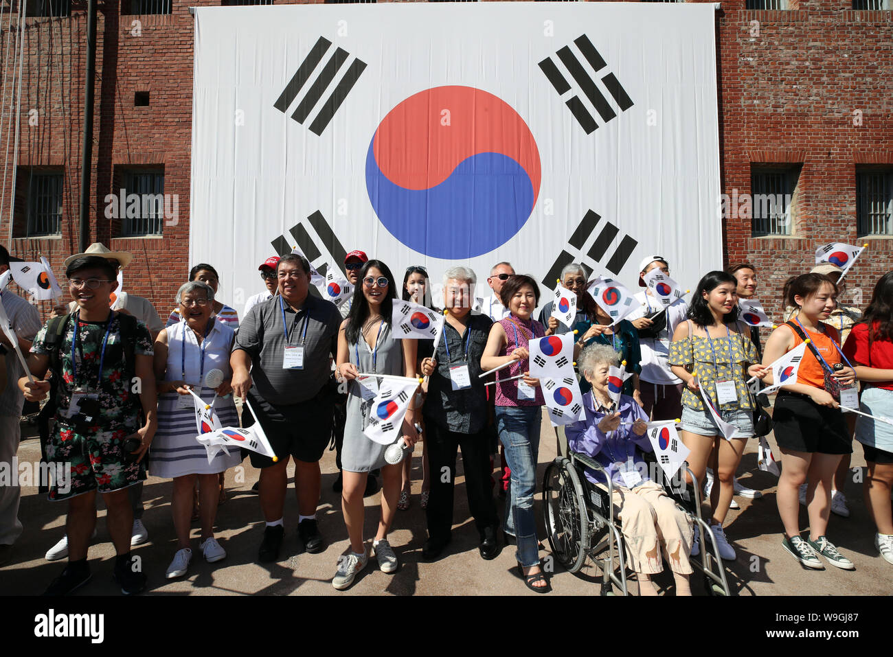 14th Aug, 2019. Descendants of independence fighters Overseas ...