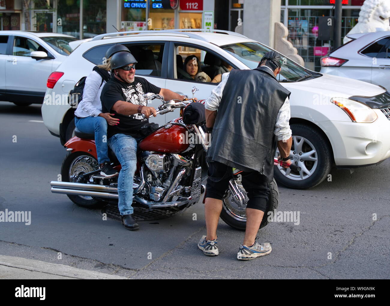 Smiling homeless man hi-res stock photography and images - Alamy