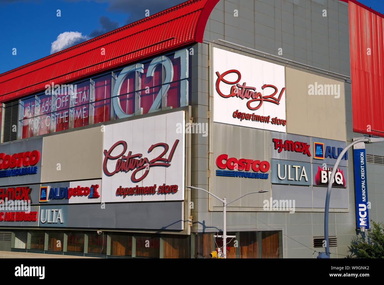 Store Signs High Resolution Stock Photography and Images - Alamy
