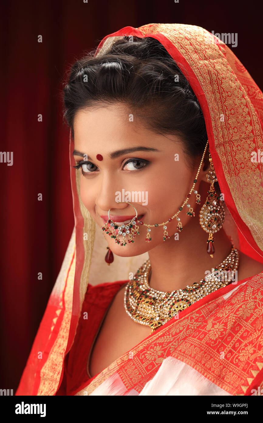 Portrait of an Indian bride Stock Photo - Alamy