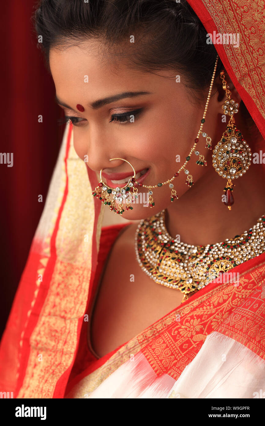 Shy indian bride india hi-res stock photography and images - Alamy