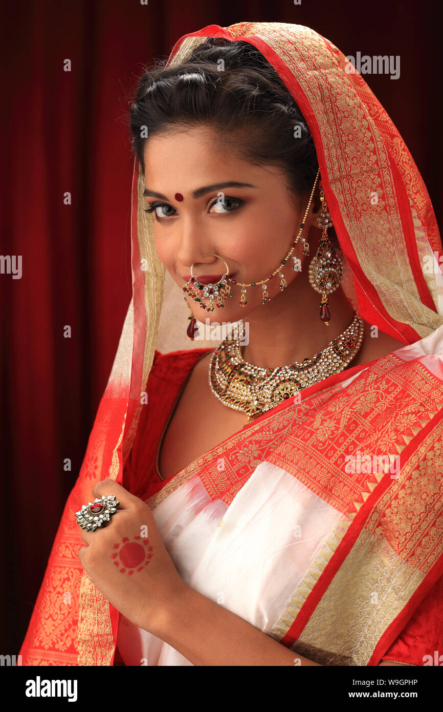Portrait of an Indian bride Stock Photo - Alamy