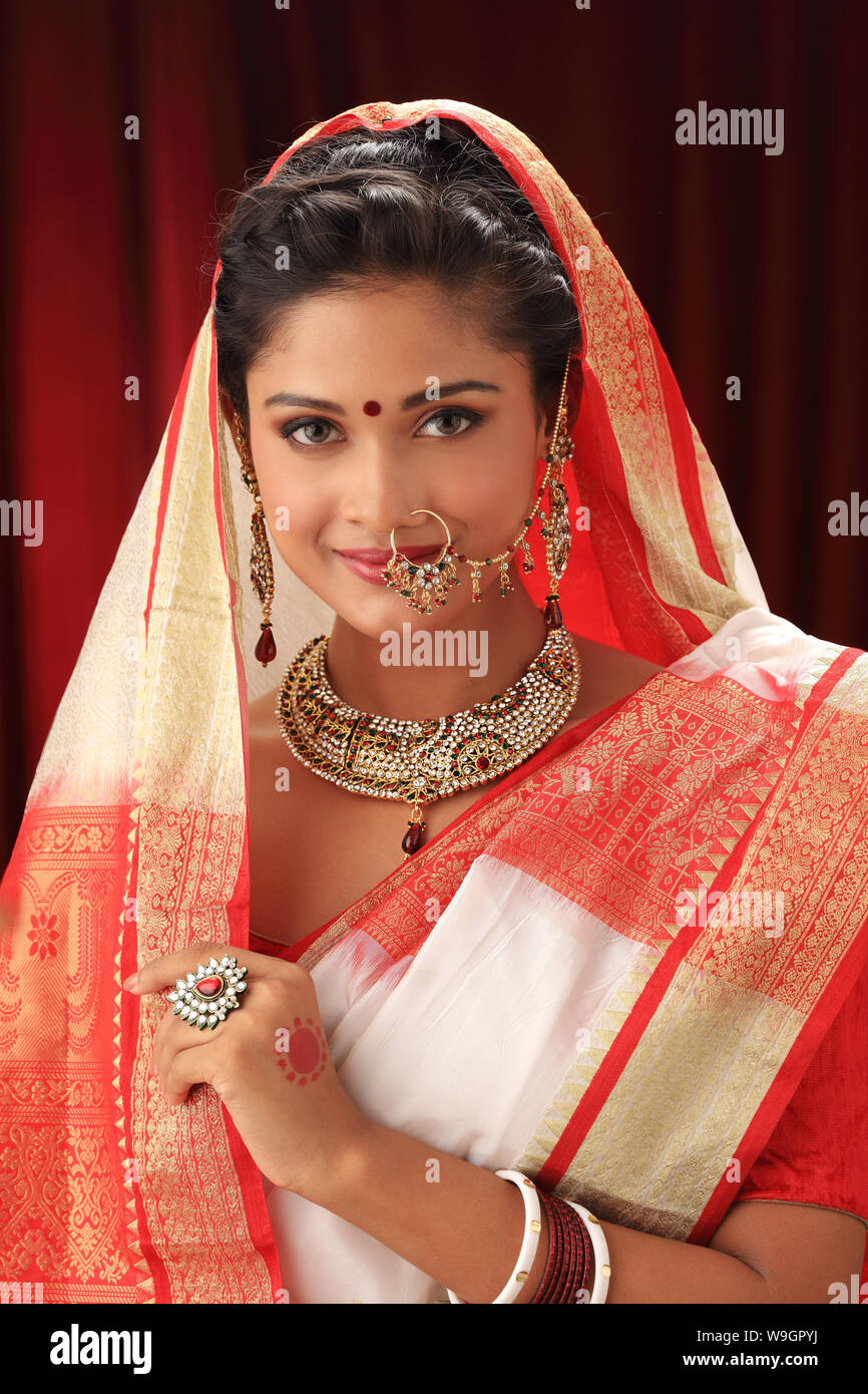 Portrait of an Indian bride Stock Photo - Alamy