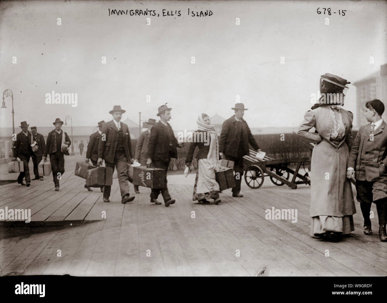 Immigrants ellis island ship hi-res stock photography and images - Alamy