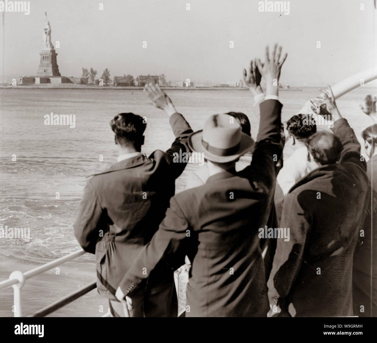 Immigrants arrive at New York's Ellis Island as they begin their ...