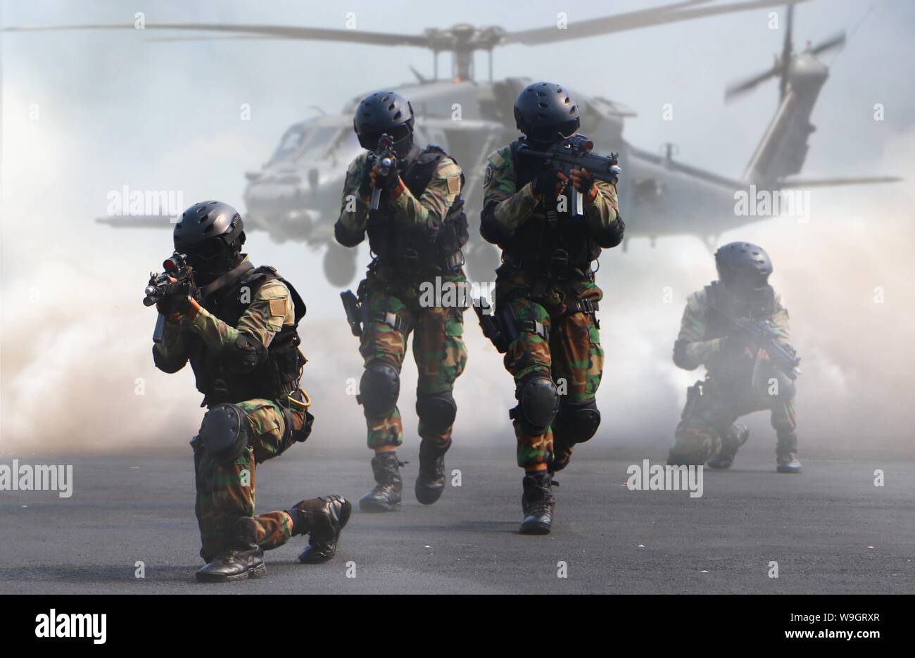 Commando helicopter force hi-res stock photography and images - Alamy